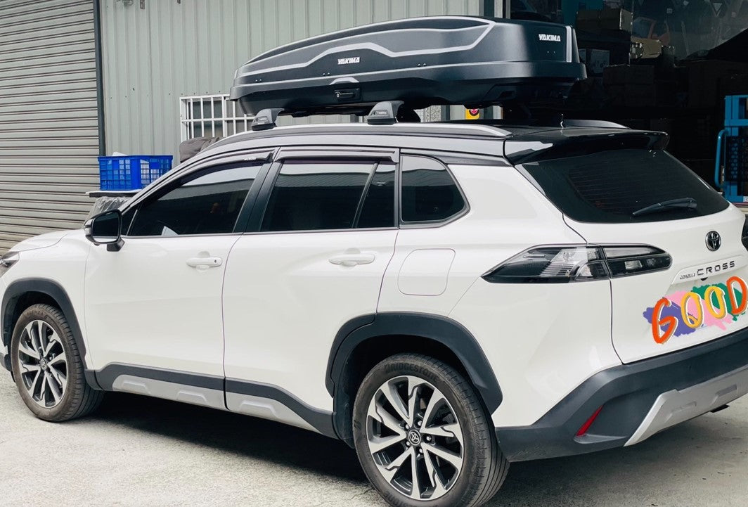 車款實裝系列》TOYOTA Corolla Cross 安裝 : SkyBox NX16 車頂箱 – Yakima-Taiwan